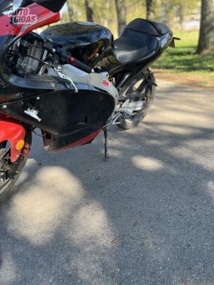 Black Aprilia RS 2002 in Panevezys, with an engine capacity of 0.05 L and mileage of 27 thousand km for 1100 €, photo 7 on AUTOMOTO.COM.LV