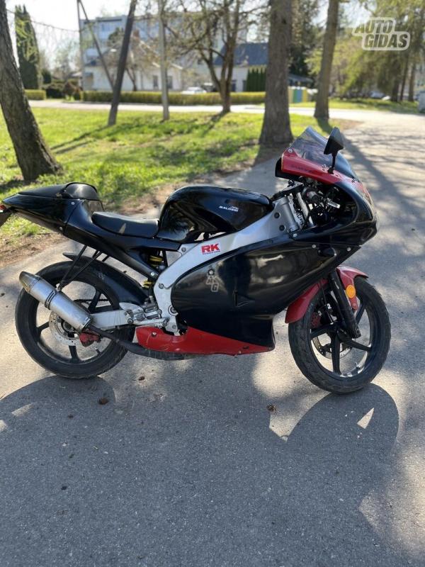 Black Aprilia RS 2002 in Panevezys, with an engine capacity of 0.05 L and mileage of 27 thousand km for 1100 €, photo 7 on AUTOMOTO.COM.LV