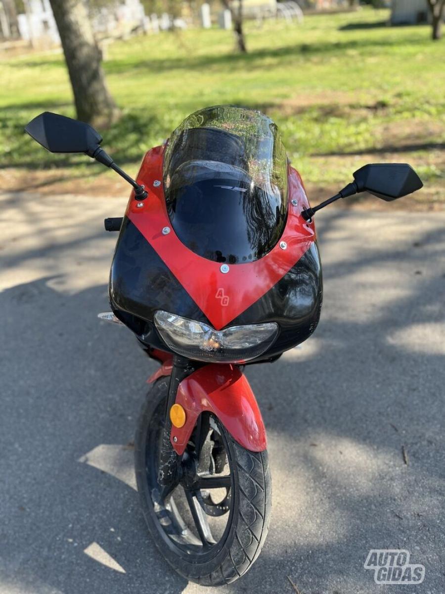 Black Aprilia RS 2002 in Panevezys, with an engine capacity of 0.05 L and mileage of 27 thousand km for 1100 €, photo 9 on AUTOMOTO.COM.LV