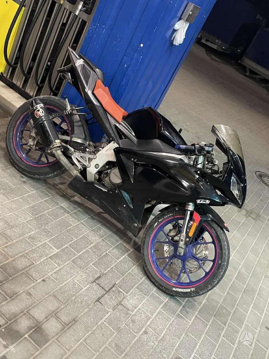 Melns Aprilia RS 2007 Šauļi, ar dzinēja tilpumu 49.00 L un nobraukumu 25 tūkst. km par 1600 €, foto 2 vietnē AUTOMOTO.COM.LV