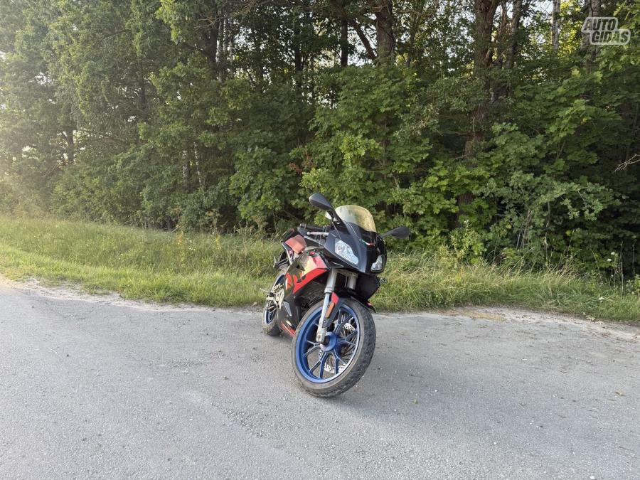 Black Aprilia RS 2007 in Mazeikiai, with an engine capacity of 0.05 L and mileage of 0 thousand km for 1200 €, photo 3 on AUTOMOTO.COM.LV