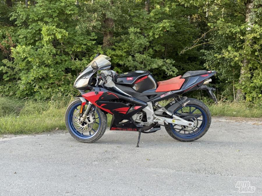 Black Aprilia RS 2007 in Mazeikiai, with an engine capacity of 0.05 L and mileage of 0 thousand km for 1200 €, photo 4 on AUTOMOTO.COM.LV