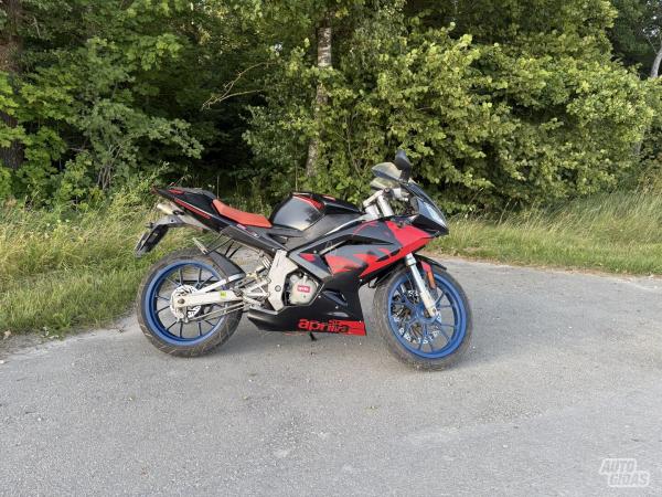 Melns Aprilia RS 2007 Mažeikiai, ar dzinēja tilpumu 0.05 L un nobraukumu 0 tūkst. km par 1200 €, foto 4 vietnē AUTOMOTO.COM.LV