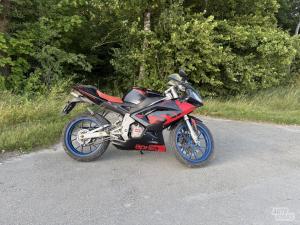 Black Aprilia RS 2007 in Mazeikiai, with an engine capacity of 0.05 L and mileage of 0 thousand km for 1200 €, photo 5 on AUTOMOTO.COM.LV
