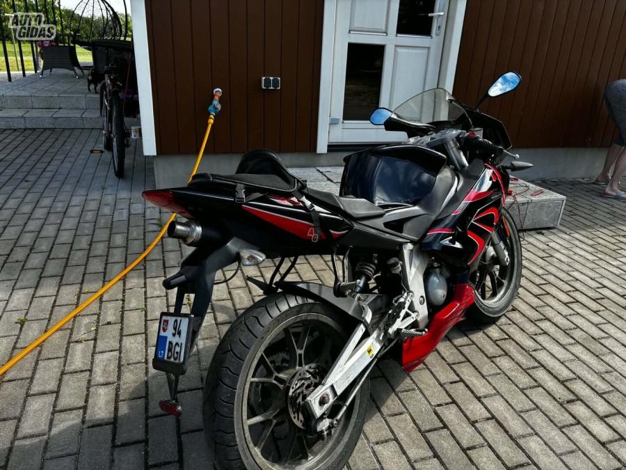 Черный Априлия RS 2010 в Алитус, объемом двигателя 0.05 л и пробегом 20 тыс. км за 1600 €, фото 4 на AUTOMOTO.COM.LV