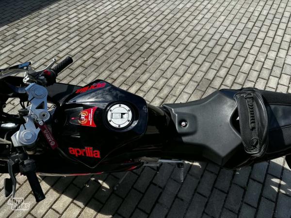 Black Aprilia RS 2010 in Alytus, with an engine capacity of 0.05 L and mileage of 20 thousand km for 1600 €, photo 7 on AUTOMOTO.COM.LV