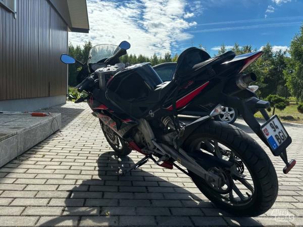 Black Aprilia RS 2010 in Alytus, with an engine capacity of 0.05 L and mileage of 20 thousand km for 1600 €, photo 8 on AUTOMOTO.COM.LV