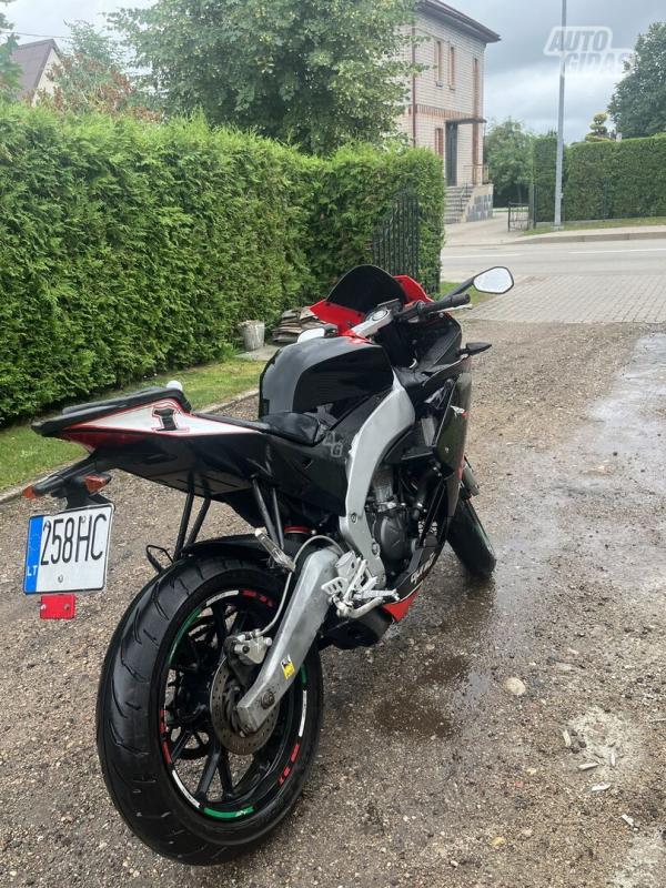 Melns Aprilia RS 2013 Telšiai, ar dzinēja tilpumu 0.13 L un nobraukumu 42 tūkst. km par 1500 €, foto 5 vietnē AUTOMOTO.COM.LV