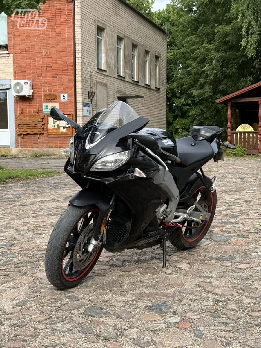 Melns Aprilia RS 2014 Biržai, ar dzinēja tilpumu 0.05 L un nobraukumu 15 tūkst. km par 1700 €, foto 1 vietnē AUTOMOTO.COM.LV