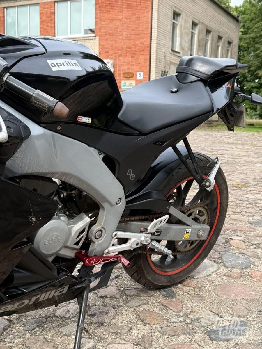 Melns Aprilia RS 2014 Biržai, ar dzinēja tilpumu 0.05 L un nobraukumu 15 tūkst. km par 1700 €, foto 6 vietnē AUTOMOTO.COM.LV