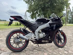Melns Aprilia RS 2014 Biržai, ar dzinēja tilpumu 0.05 L un nobraukumu 15 tūkst. km par 1700 €, foto 7 vietnē AUTOMOTO.COM.LV
