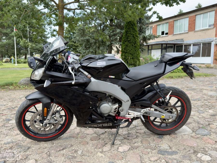 Melns Aprilia RS 2014 Biržai, ar dzinēja tilpumu 0.05 L un nobraukumu 15 tūkst. km par 1700 €, foto 8 vietnē AUTOMOTO.COM.LV