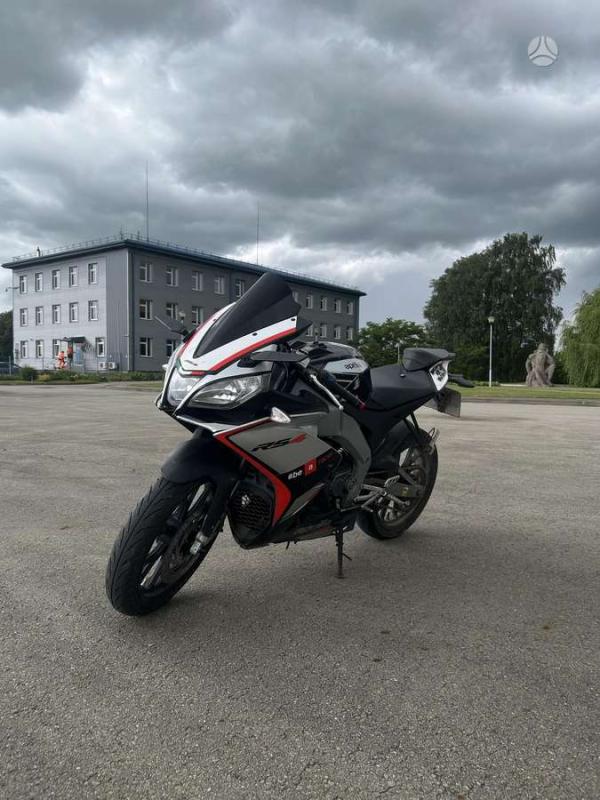 Black Aprilia RS 2015 in Panevezys, with an engine capacity of 0.13 L and mileage of 36 thousand km for 1250 €, photo 5 on AUTOMOTO.COM.LV