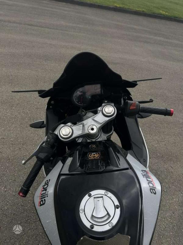Black Aprilia RS 2015 in Panevezys, with an engine capacity of 0.13 L and mileage of 36 thousand km for 1250 €, photo 7 on AUTOMOTO.COM.LV