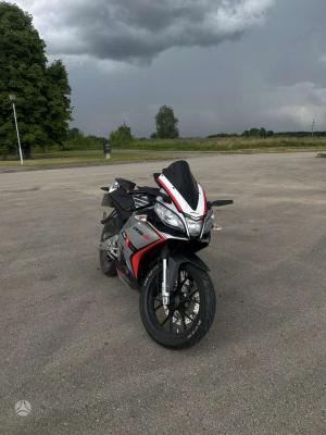 Black Aprilia RS 2015 in Panevezys, with an engine capacity of 0.13 L and mileage of 36 thousand km for 1250 €, photo  on AUTOMOTO.COM.LV