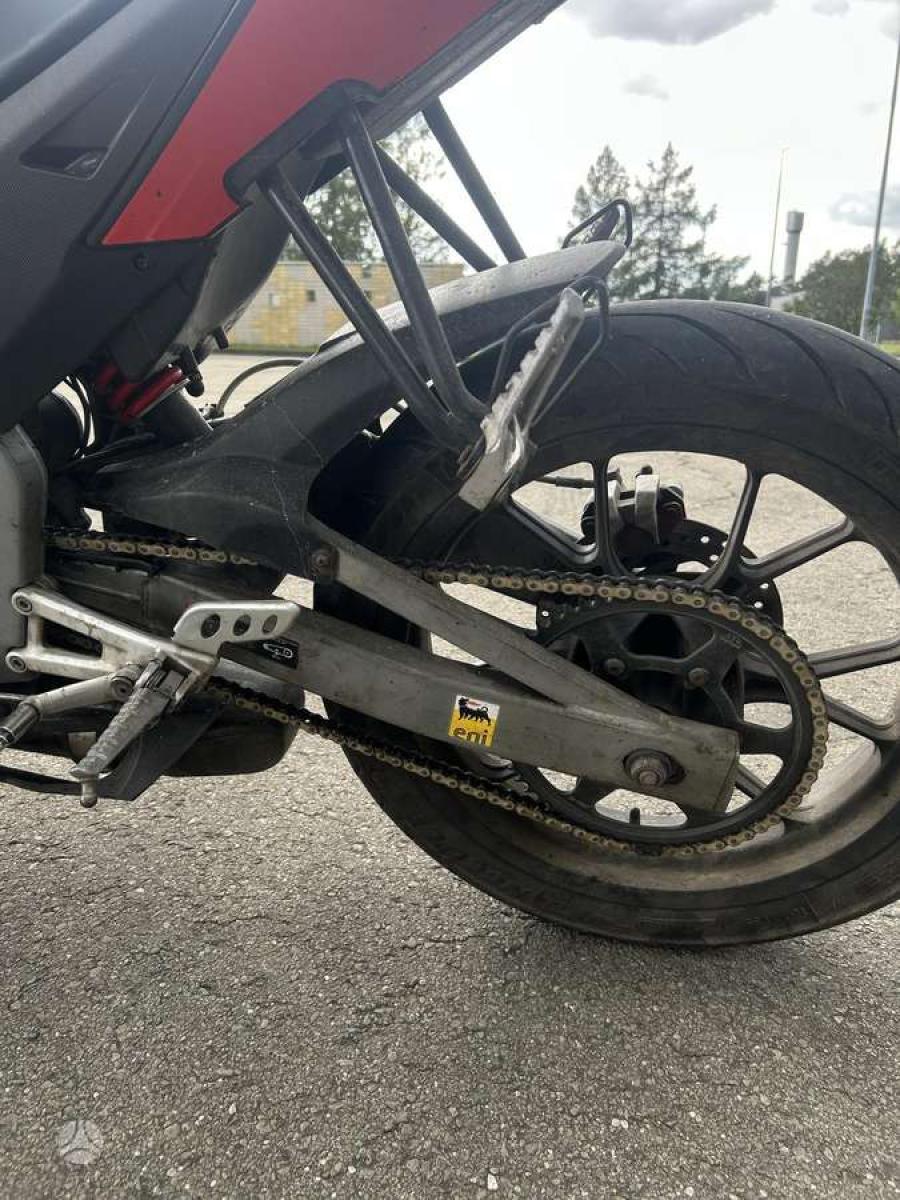 Black Aprilia RS 2015 in Panevezys, with an engine capacity of 0.13 L and mileage of 36 thousand km for 1250 €, photo 7 on AUTOMOTO.COM.LV