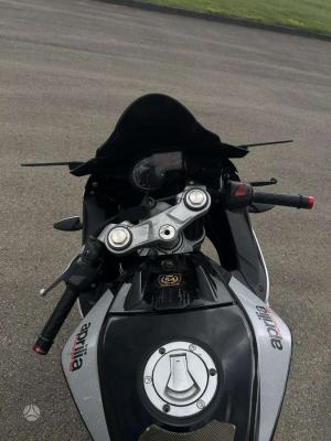 Black Aprilia RS 2015 in Panevezys, with an engine capacity of 0.13 L and mileage of 36 thousand km for 1250 €, photo 8 on AUTOMOTO.COM.LV