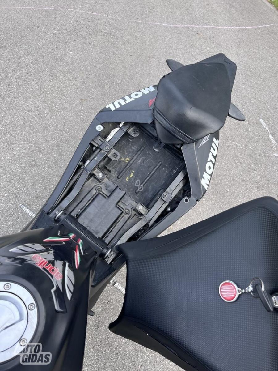 Melns Aprilia RS 2015 Klaipėda, ar dzinēja tilpumu 0.05 L un nobraukumu 27 tūkst. km par 1750 €, foto 11 vietnē AUTOMOTO.COM.LV
