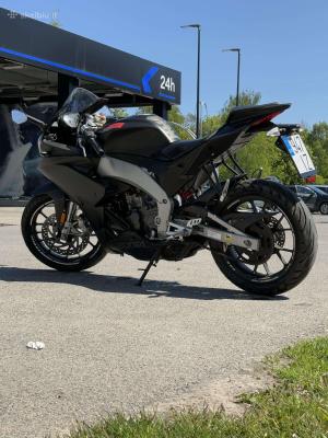 Melns Aprilia RS 2016 Viļņa, ar dzinēja tilpumu 0.13 L un nobraukumu 21 tūkst. km par 1500 €, foto 3 vietnē AUTOMOTO.COM.LV