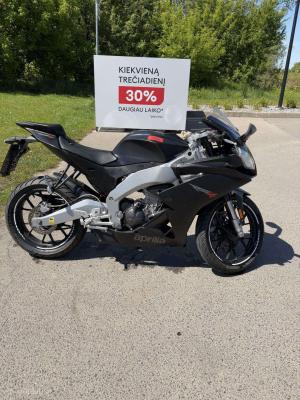 Melns Aprilia RS 2016 Viļņa, ar dzinēja tilpumu 0.13 L un nobraukumu 21 tūkst. km par 1500 €, foto 4 vietnē AUTOMOTO.COM.LV