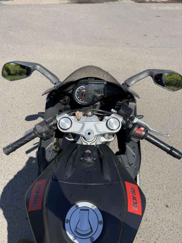 Black Aprilia RS 2016 in Vilnius, with an engine capacity of 0.13 L and mileage of 21 thousand km for 1500 €, photo 5 on AUTOMOTO.COM.LV