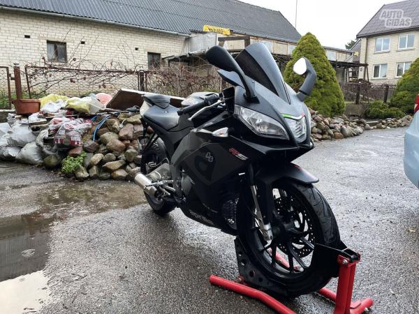 Black Aprilia RS 2016 in Silute, with an engine capacity of 0.05 L and mileage of 16 thousand km for 1930 €, photo 6 on AUTOMOTO.COM.LV