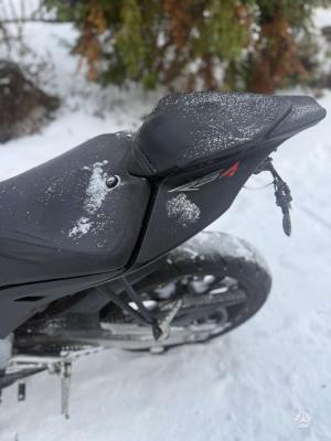 Black Aprilia RS 2017 in Vilkaviskis, with an engine capacity of 0.13 L and mileage of 32 thousand km for 1270 €, photo 5 on AUTOMOTO.COM.LV