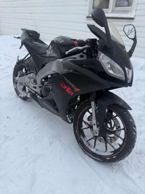 Black Aprilia RS 2017 in Vilkaviskis, with an engine capacity of 0.13 L and mileage of 32 thousand km for 1270 €, photo 15 on AUTOMOTO.COM.LV
