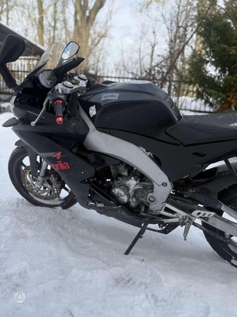 Black Aprilia RS 2017 in Vilkaviskis, with an engine capacity of 0.13 L and mileage of 32 thousand km for 1270 €, photo 16 on AUTOMOTO.COM.LV