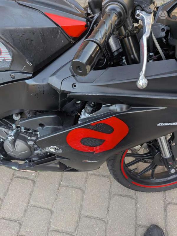 Melns Aprilia RS 2023 Kauņa, ar dzinēja tilpumu 0.13 L un nobraukumu 18 tūkst. km par 2350 €, foto 10 vietnē AUTOMOTO.COM.LV