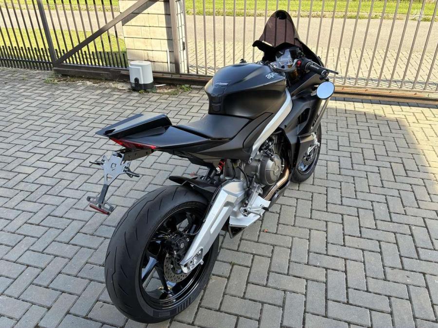 Melns Aprilia RS 2023 Viļņa, ar dzinēja tilpumu 0.66 L un nobraukumu 6 tūkst. km par 7700 €, foto 5 vietnē AUTOMOTO.COM.LV