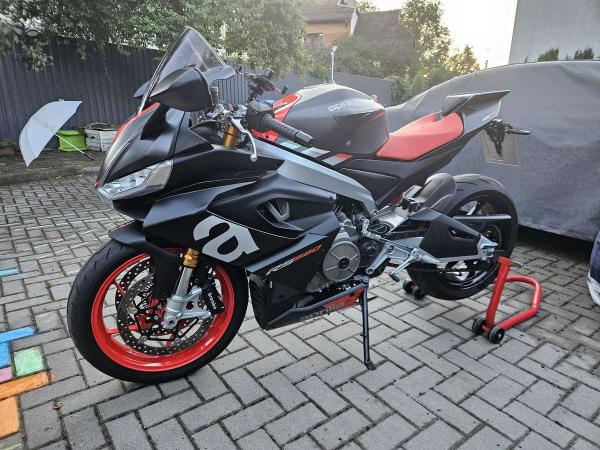 Melns Aprilia RS 2023 Kauņa, ar dzinēja tilpumu 0.66 L un nobraukumu 12 tūkst. km par 6900 €, foto 1 vietnē AUTOMOTO.COM.LV