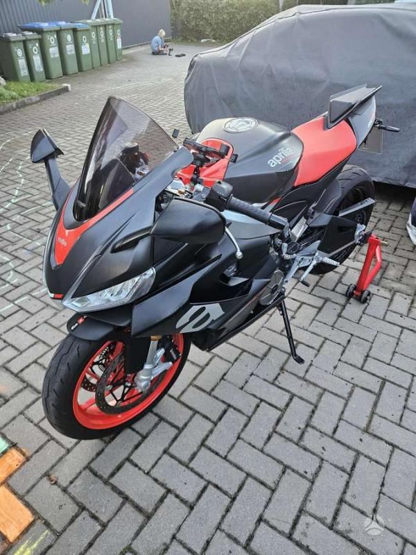 Melns Aprilia RS 2023 Kauņa, ar dzinēja tilpumu 0.66 L un nobraukumu 12 tūkst. km par 6900 €, foto 3 vietnē AUTOMOTO.COM.LV