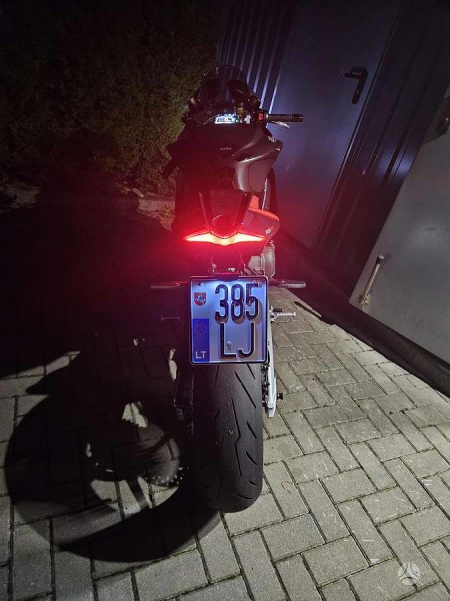 Melns Aprilia RS 2023 Kauņa, ar dzinēja tilpumu 0.66 L un nobraukumu 12 tūkst. km par 6900 €, foto 10 vietnē AUTOMOTO.COM.LV