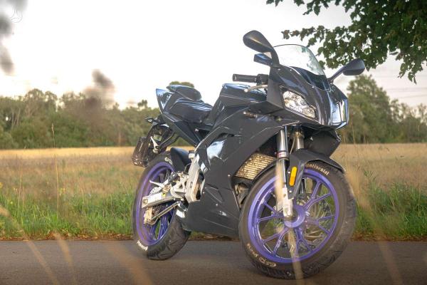 Grey Aprilia RS 2009 in Kursenai, with an engine capacity of 50.00 L and mileage of 41 thousand km for 1700 €, photo 2 on AUTOMOTO.COM.LV
