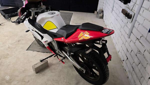 Aprilia RS 2009 Jonava, ar dzinēja tilpumu 50.00 L un nobraukumu 40 tūkst. km par 1500 €, foto 2 vietnē AUTOMOTO.COM.LV