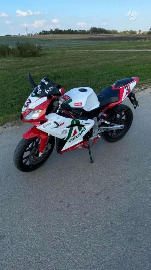 Aprilia RS 2009 Marijampole, ar dzinēja tilpumu 50.00 L un nobraukumu 23 tūkst. km par 2200 €, foto 7 vietnē AUTOMOTO.COM.LV