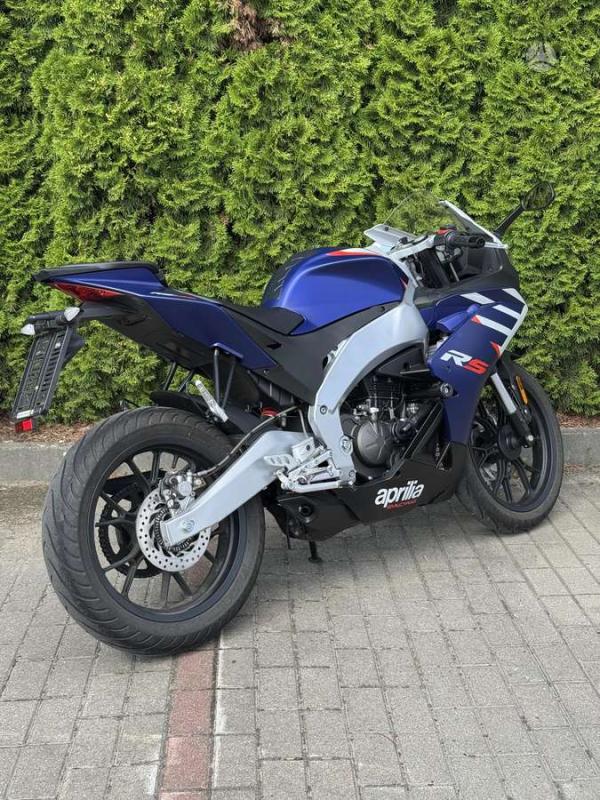 Aprilia RS 2023 Alīta, ar dzinēja tilpumu 0.13 L un nobraukumu 6 tūkst. km par 3195 €, foto 3 vietnē AUTOMOTO.COM.LV