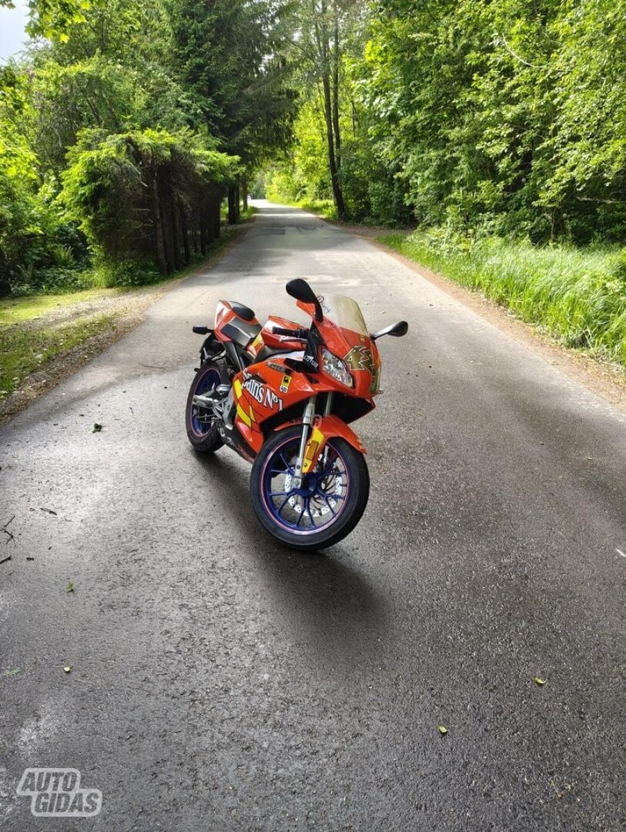 Sarkans Aprilia RS 2007 Viļņa, ar dzinēja tilpumu 0.05 L un nobraukumu 20 tūkst. km par 900 €, foto 1 vietnē AUTOMOTO.COM.LV