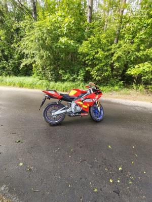 Sarkans Aprilia RS 2007 Viļņa, ar dzinēja tilpumu 0.05 L un nobraukumu 20 tūkst. km par 900 €, foto 3 vietnē AUTOMOTO.COM.LV