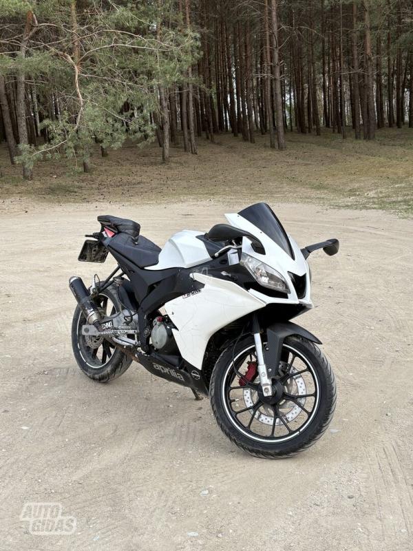 Balts Aprilia RS 2012 Gargždai, ar dzinēja tilpumu 0.05 L un nobraukumu 37 tūkst. km par 1400 €, foto 2 vietnē AUTOMOTO.COM.LV