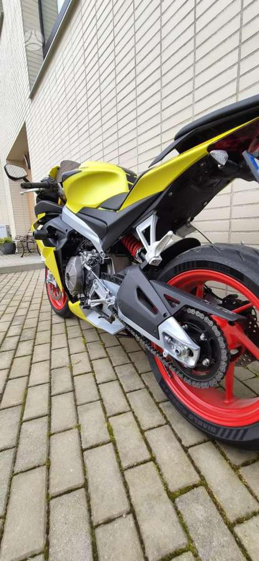 Dzeltens Aprilia RS 2025 Viļņa, ar dzinēja tilpumu 0.66 L un nobraukumu 4 tūkst. km par 8000 €, foto 18 vietnē AUTOMOTO.COM.LV