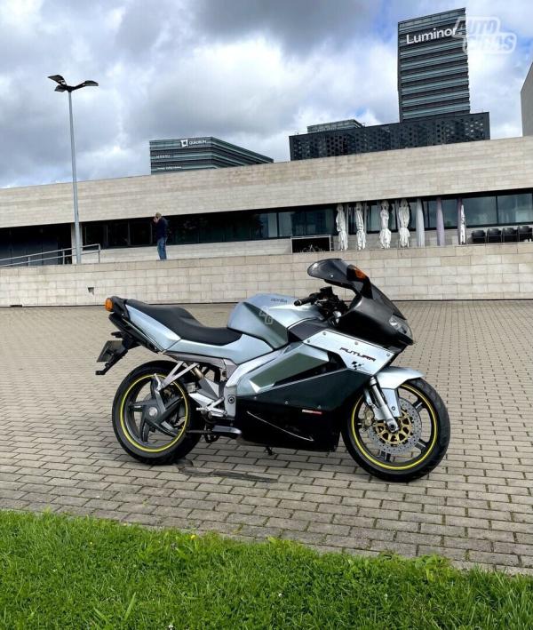 Aprilia RST 2001 in Vilnius on AUTOMOTO.COM.LV Grey Aprilia RST 2001 in Vilnius, with an engine capacity of 1.00 L and mileage of 84 thousand km for 2600 €, photo 5 on AUTOMOTO.COM.LV