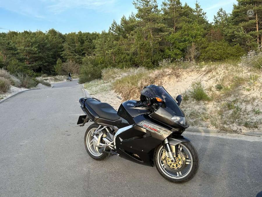 Grey Aprilia RST 2002 in Klaipeda, with an engine capacity of 1.00 L and mileage of 63 thousand km for 2400 €, photo 1 on AUTOMOTO.COM.LV