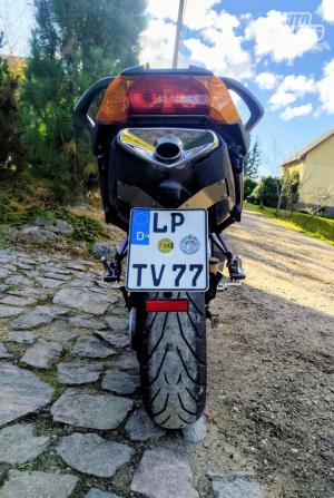 Pelēks Aprilia RST 2004 Šauļi, ar dzinēja tilpumu 1.00 L un nobraukumu 65 tūkst. km par 2500 €, foto 4 vietnē AUTOMOTO.COM.LV