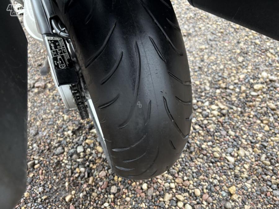 Aprilia RST 2003 Kelmė, ar dzinēja tilpumu 1.00 L un nobraukumu 71 tūkst. km par 1330 €, foto 12 vietnē AUTOMOTO.COM.LV