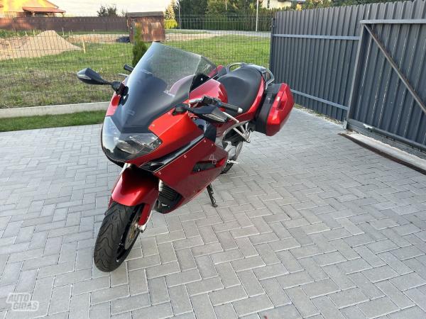 Sarkans Aprilia RST 2002 Panevēža, ar dzinēja tilpumu 1.00 L un nobraukumu 36 tūkst. km par 2150 €, foto 2 vietnē AUTOMOTO.COM.LV
