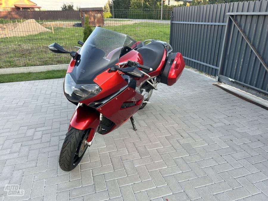 Red Aprilia RST 2002 in Panevezys, with an engine capacity of 1.00 L and mileage of 36 thousand km for 2150 €, photo 2 on AUTOMOTO.COM.LV