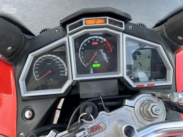 Sarkans Aprilia RST 2002 Panevēža, ar dzinēja tilpumu 1.00 L un nobraukumu 36 tūkst. km par 2150 €, foto 4 vietnē AUTOMOTO.COM.LV