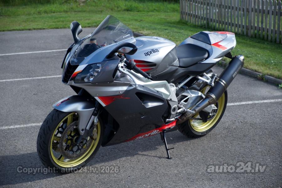 Grey Aprilia RSV 1000R 2004 in Tallinn, with an engine capacity of 1.00 L and mileage of 24 thousand km for 3999 €, photo 1 on AUTOMOTO.COM.LV